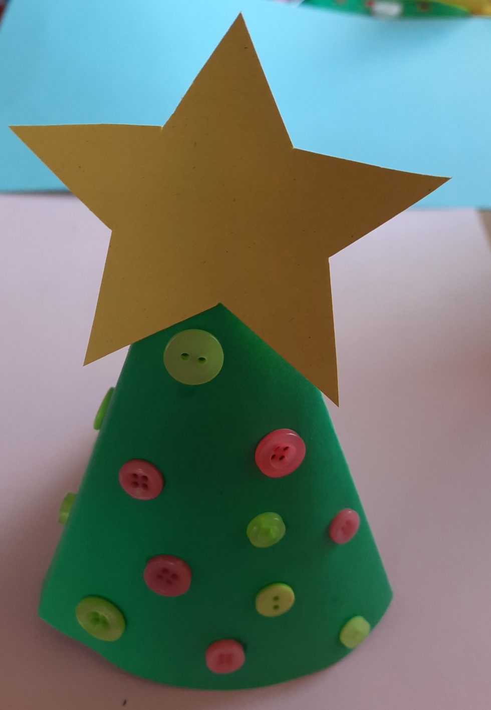 Embellished Christmas tree craft - This Crafty Family