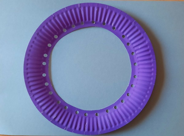 Paper plate spider web - This Crafty Family - crafts for kids