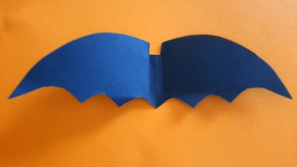 Dolly peg halloween bats - This Crafty Family - crafts for kids