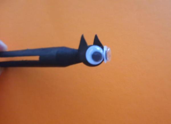 Dolly peg halloween bats - This Crafty Family - crafts for kids