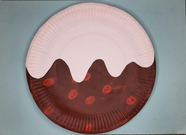 Paper plate Christmas pudding - This Crafty Family - Crafts for kids.