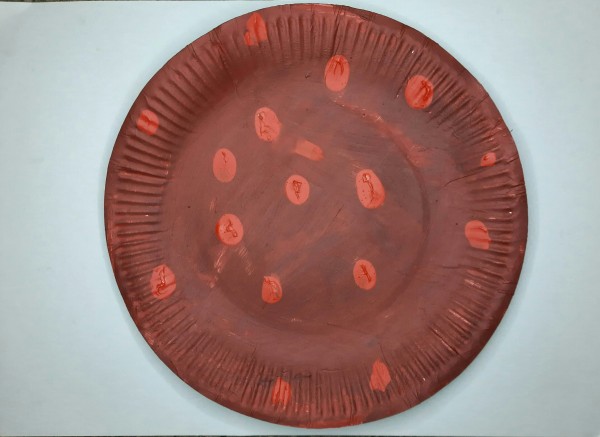 Paper plate Christmas pudding - This Crafty Family - Crafts for kids.