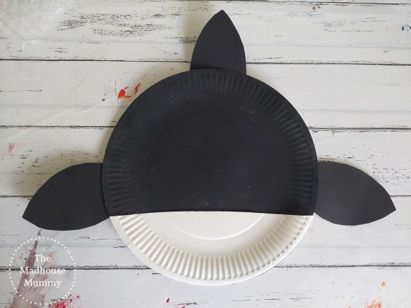 Paper plate orca whale - This Crafty Family - Crafts for kids