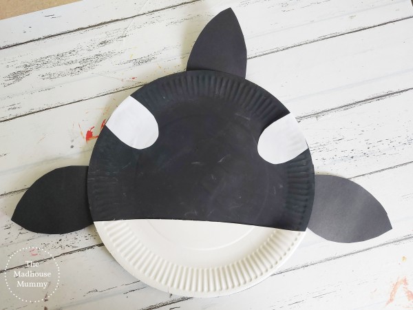 Paper plate orca whale - This Crafty Family - Crafts for kids