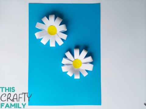 Paper daisy craft - This Crafty Family