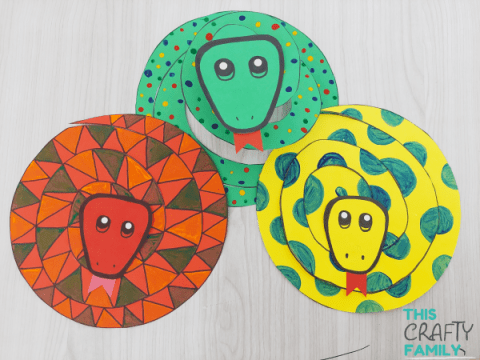 Fun paper snakes - This Crafty Family - Crafts for kids