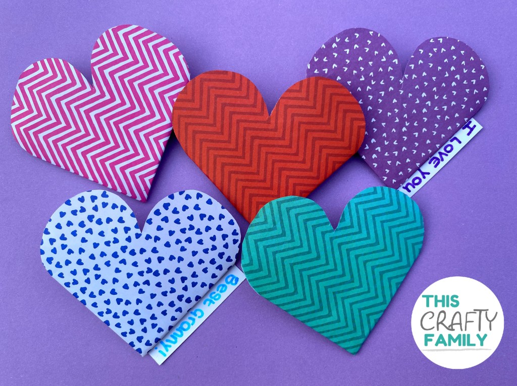 Heart shaped corner bookmarks - This Crafty Family