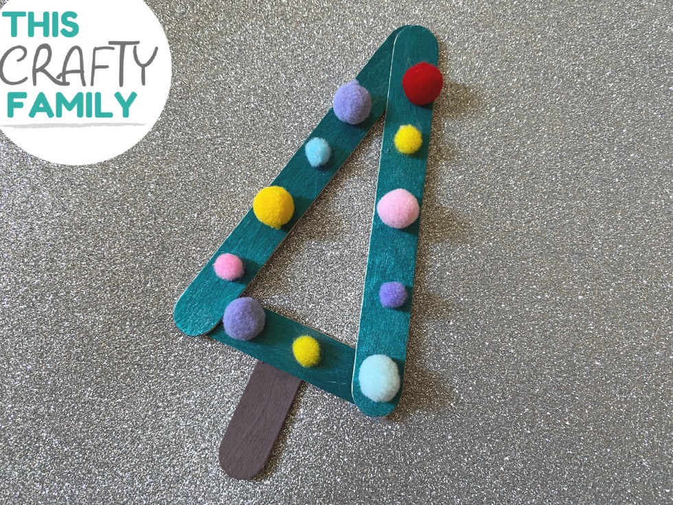 Popsicle stick Christmas tree ornament - This Crafty Family
