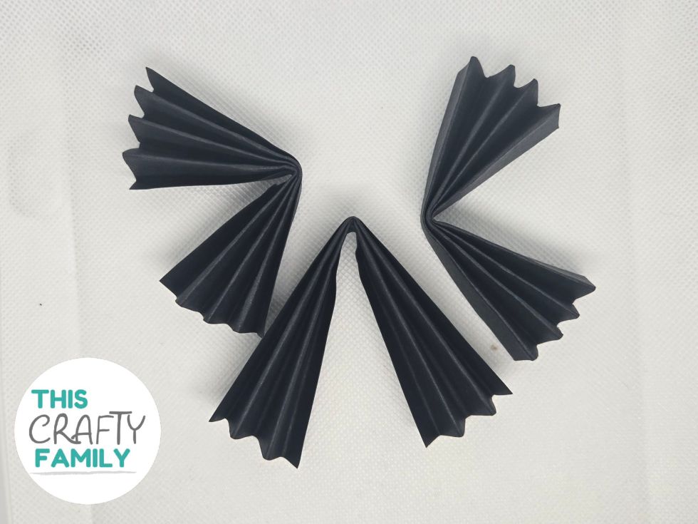 Easy paper bats - This Crafty Family
