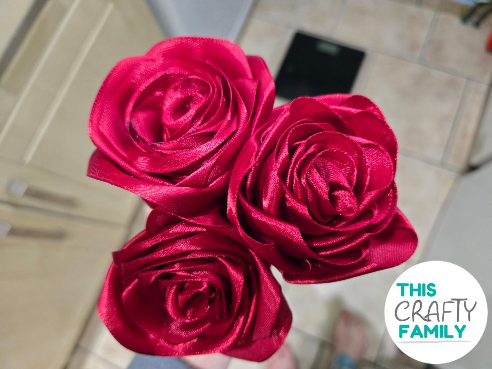 Simple ribbon roses - This Crafty Family