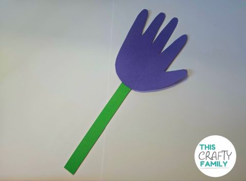 Simple handprint flower cards - This Crafty Family