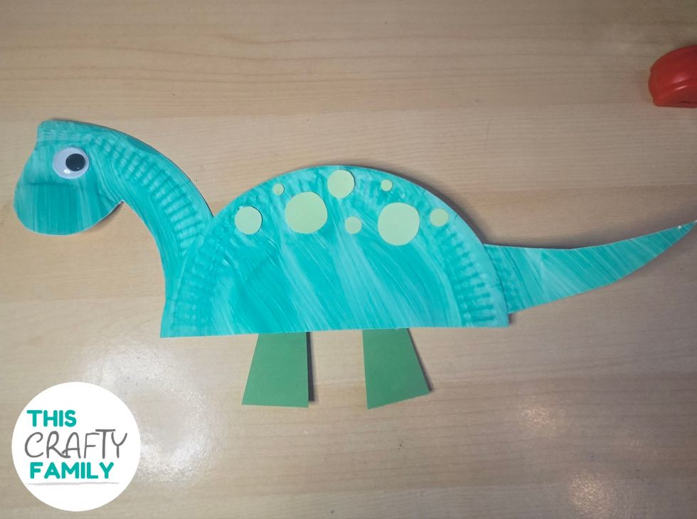 Paper plate dinosaurs - This Crafty Family
