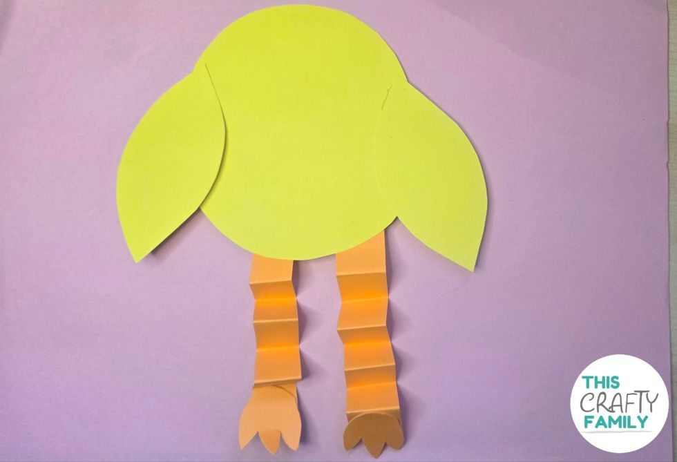 Easy Easter chick craft - This Crafty Family