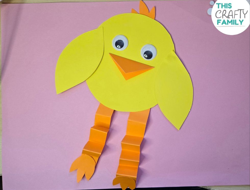 Easy Easter chick craft - This Crafty Family