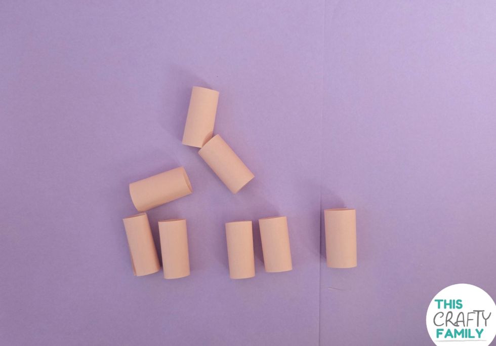 Wiggly paper worms - This Crafty Family - crafts for kids