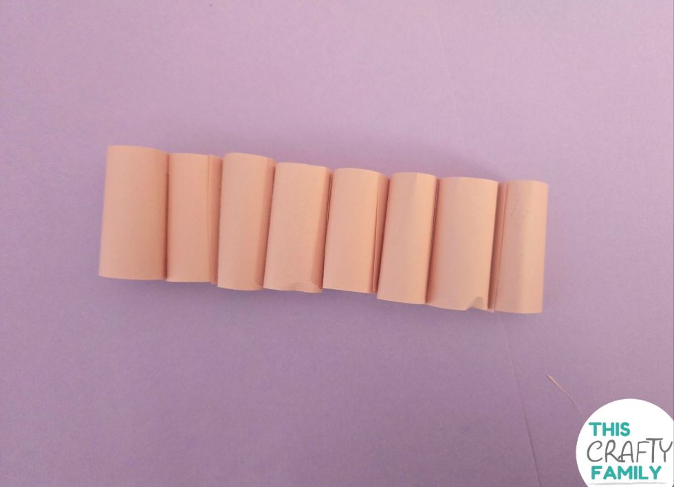 Wiggly paper worms - This Crafty Family - crafts for kids