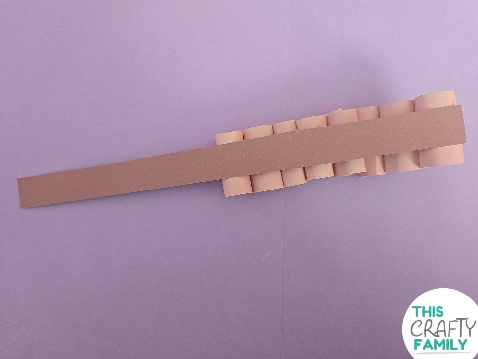 Wiggly paper worms - This Crafty Family - crafts for kids