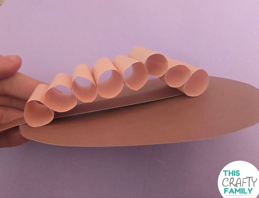 Wiggly paper worms - This Crafty Family - crafts for kids